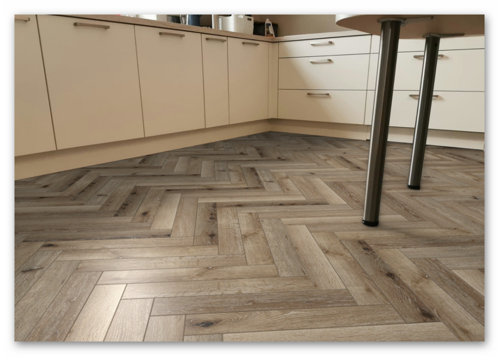CoreTec Herringbone Klick Vinylboden Acorn 50 LVPEH 854 – DesignVinylBoden